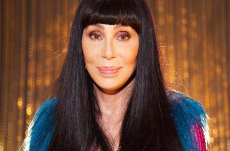 Cher Unfiltered: Singer’s Natural Vacation Look Surprises Fans, Sparks ...