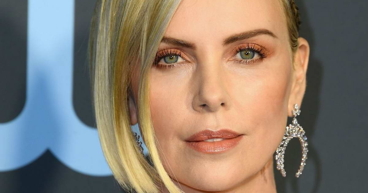 "Again In A Girl Dress": Paparazzi Photographed Charlize Theron With ...