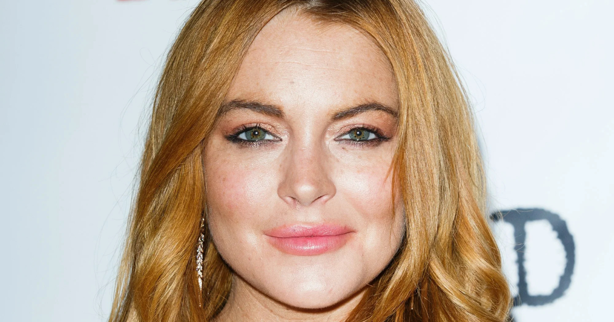 "You look stunning": 37-year-old Lindsay Lohan showed off her slim figure in a bikini photo ...