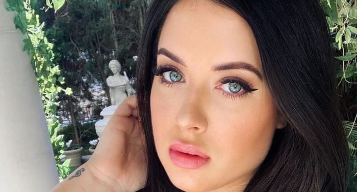 The Doll-Faced Model Stuns Fans With Her Full-Body Photo: "A ...