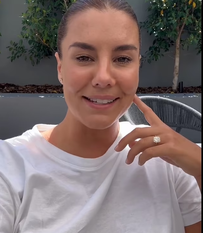 Guess Who?: Beloved Aussie Radio Star Looks Totally Different in Rare ...