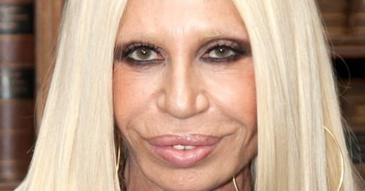 Donatella Versace, 70, Stuns in Red at Rival Valentino’s Funeral: Fans ...